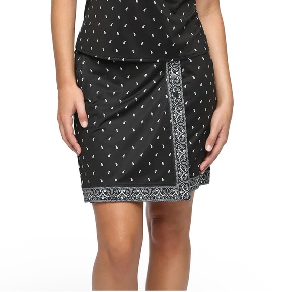 Belyn Key | Skirts | Nwt Belyn Key Snap Wrap Skort Bandana Print Black ...